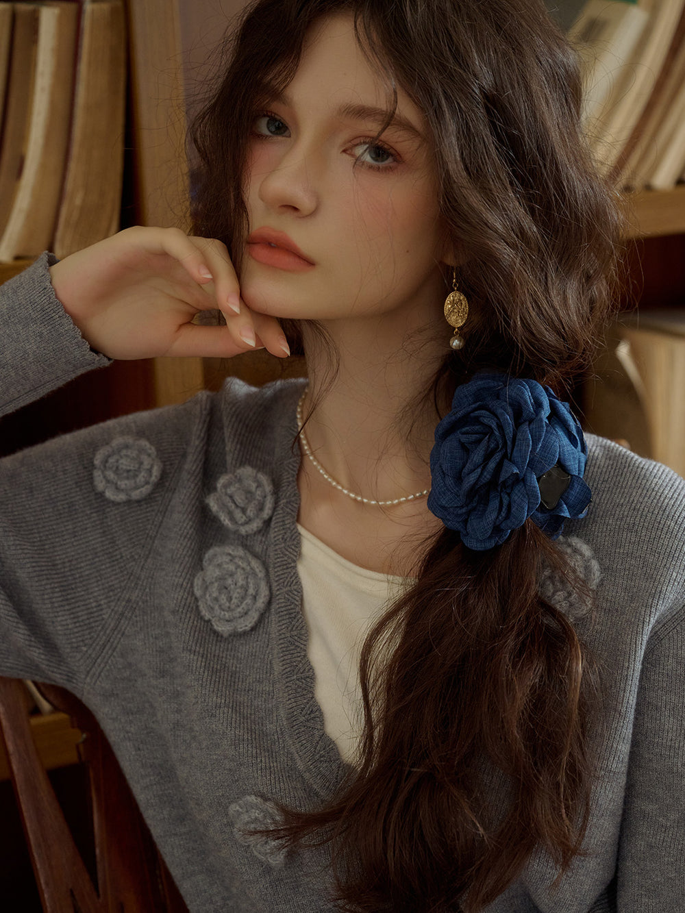 Lara 3D Flower Contrast Color Round Neck Faux Two-piece Knitted Top