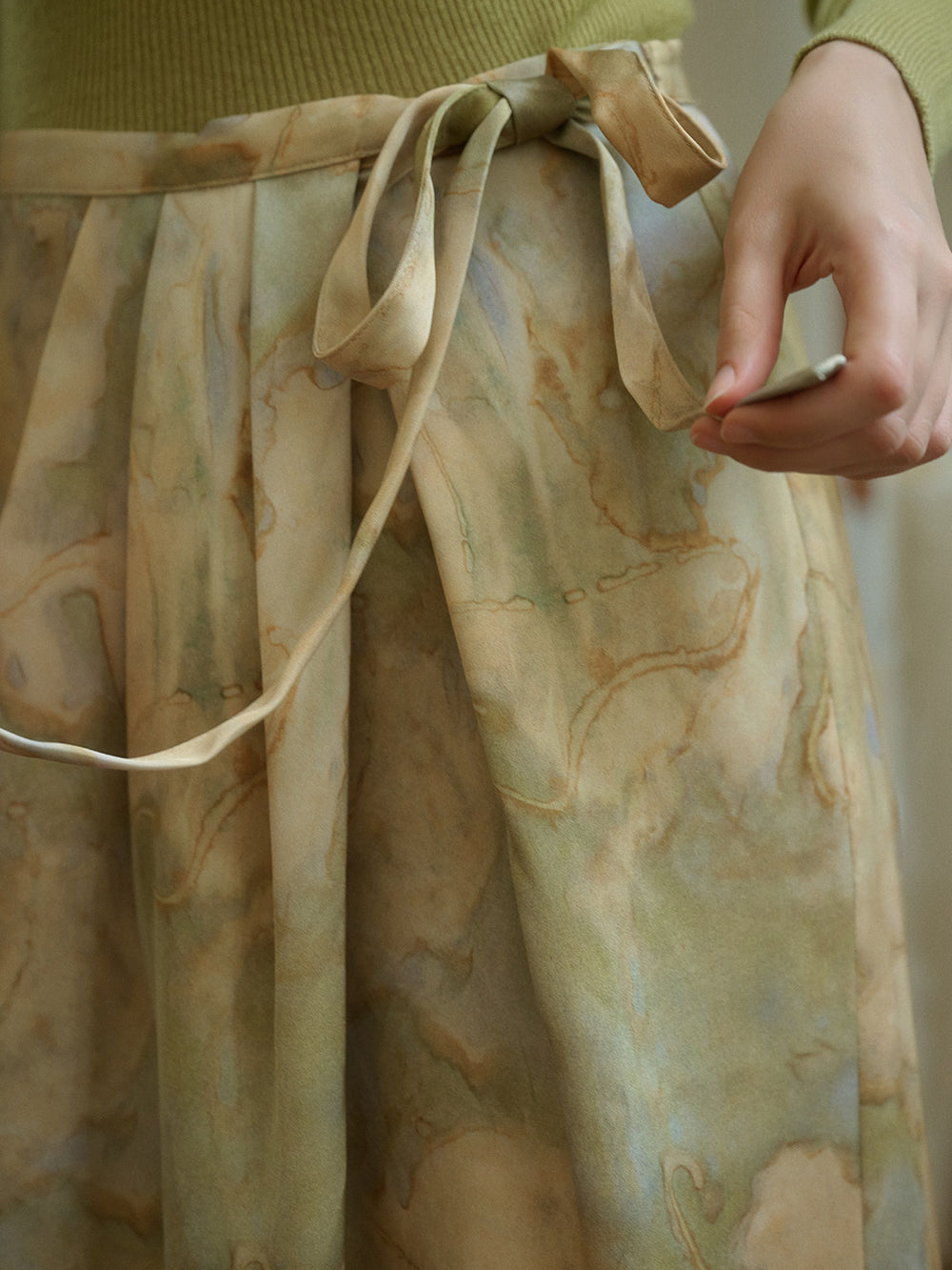 【Final Sale】Isabela Vintage Oil Painting Print Waist Tie Slit Satin Sk